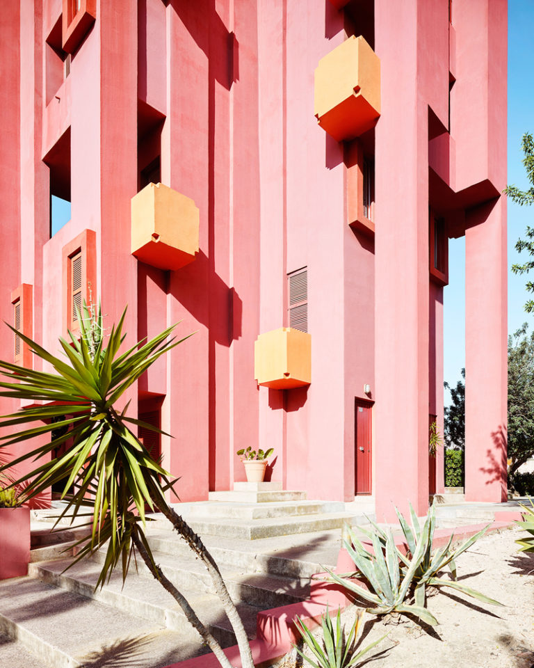 Ricardo Bofill | La Muralla Roja - Architecture and Wonder