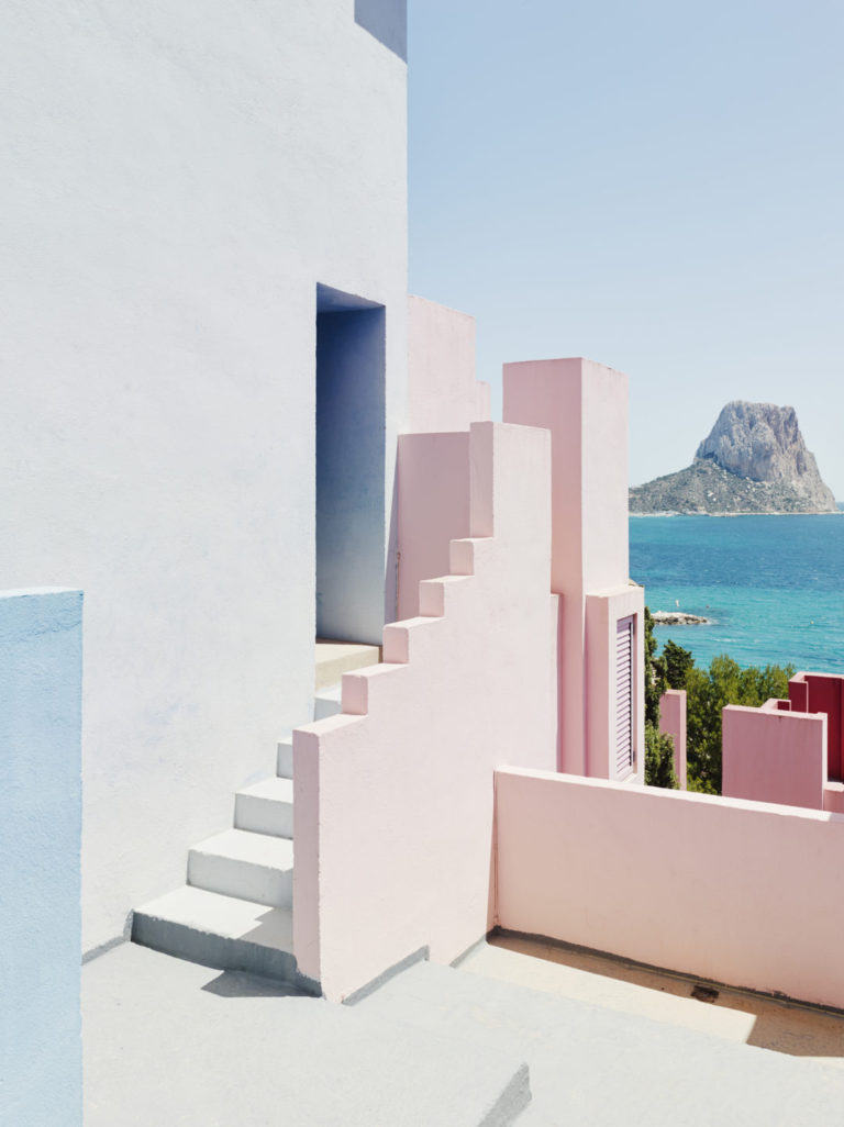 Ricardo Bofill | La Muralla Roja - Architecture and Wonder